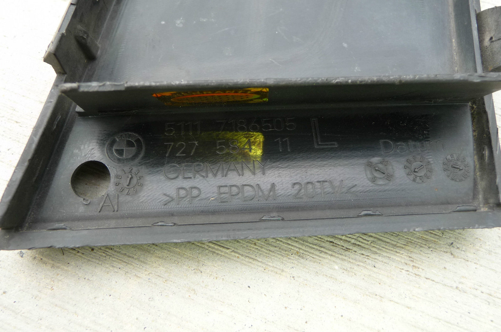 BMW Hybrid 7 7L Front Bumper Air Intake Partially Closed Left Grill ...