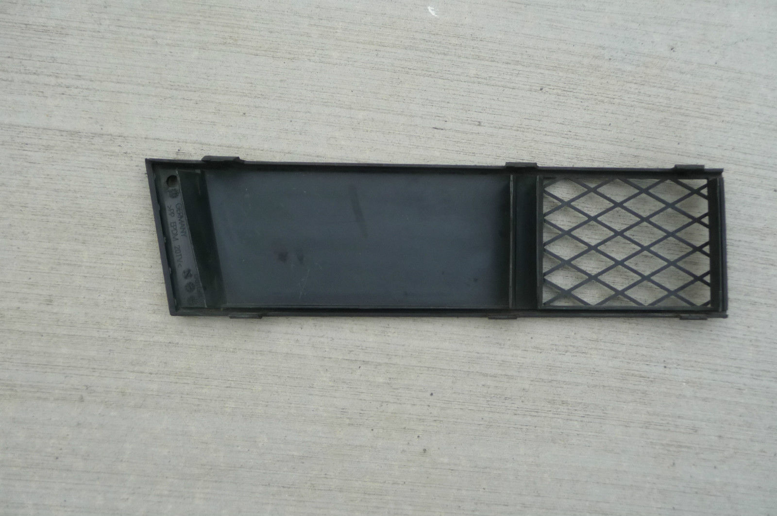 BMW Hybrid 7 7L Front Bumper Air Intake Partially Closed Left Grill ...