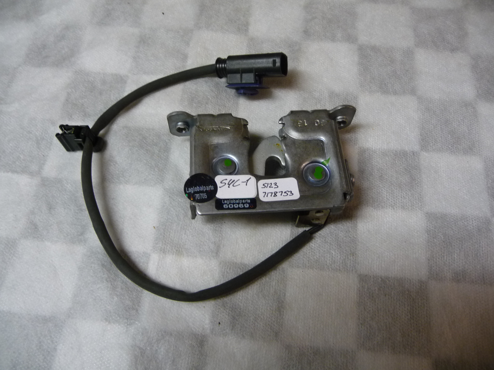 BMW X5 X6 Front Engine Hood Latch Lock 51237178753 OEM OE | LA Global Parts