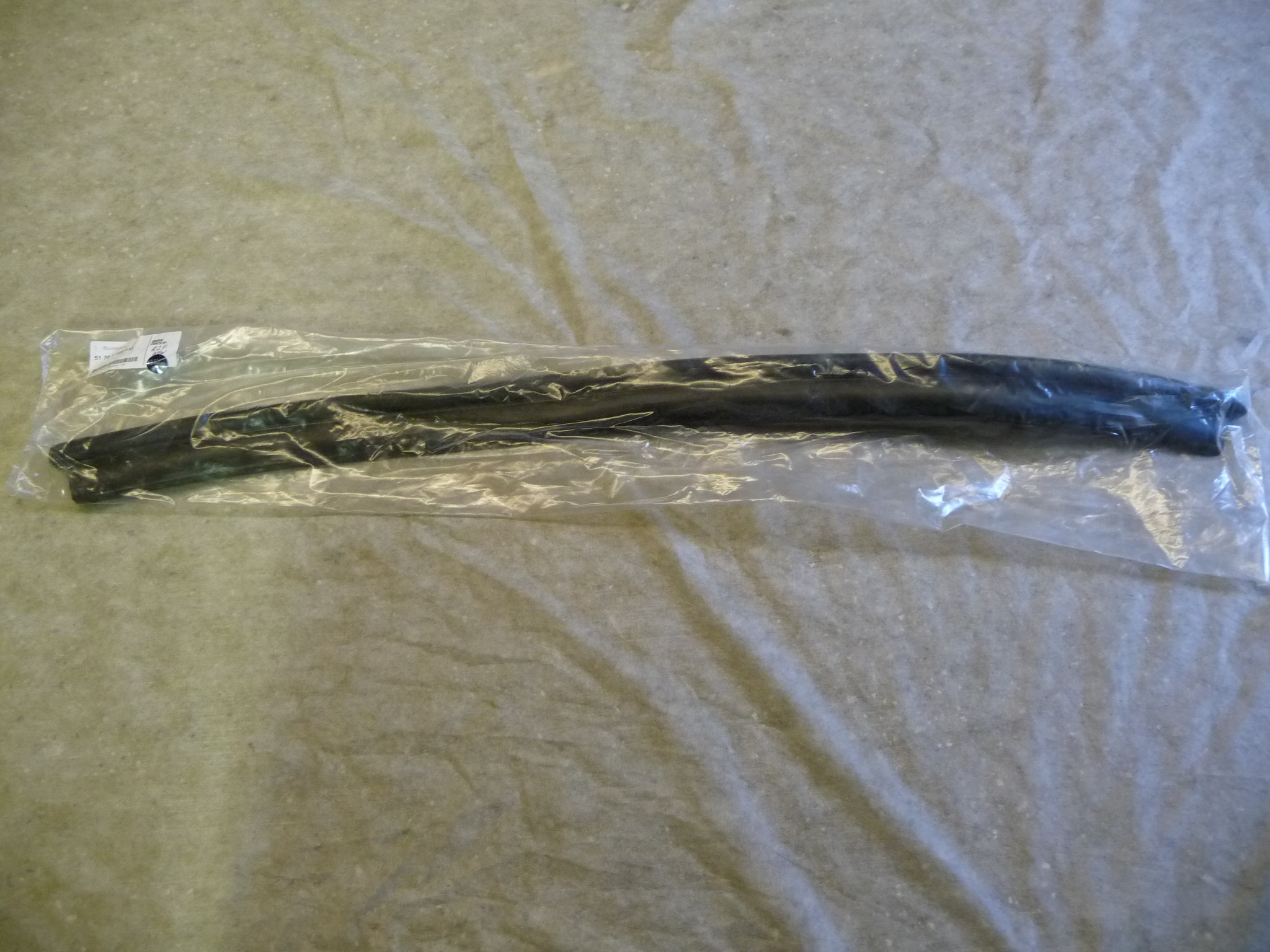 BMW 5 7 Series E60 E61 F01 F02 Seal, Engine Bonnet Front 51767199435 ...