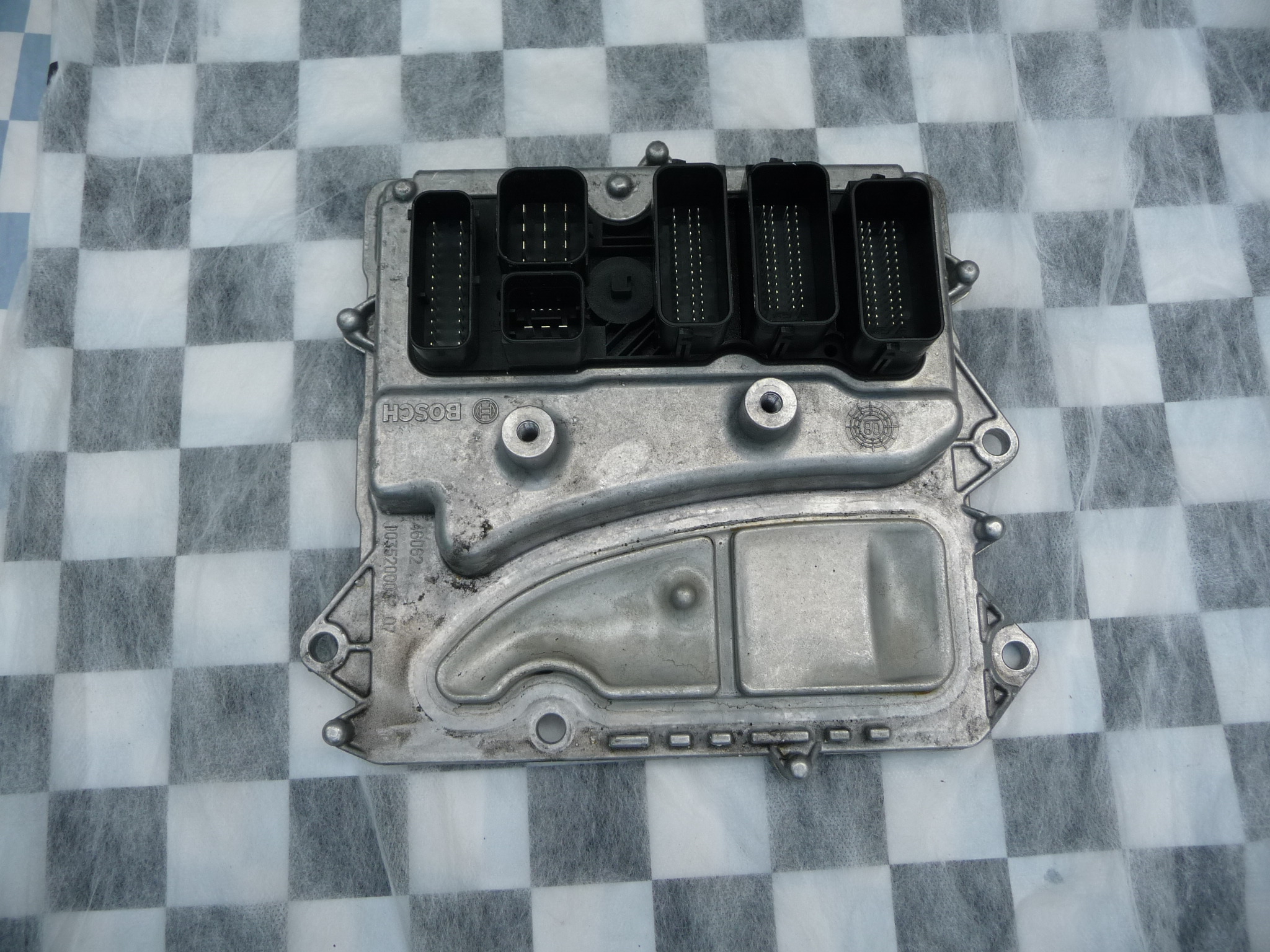 2011-2013 BMW E88 E90 E91 135i 335i X5 Basic Control Module DME ...