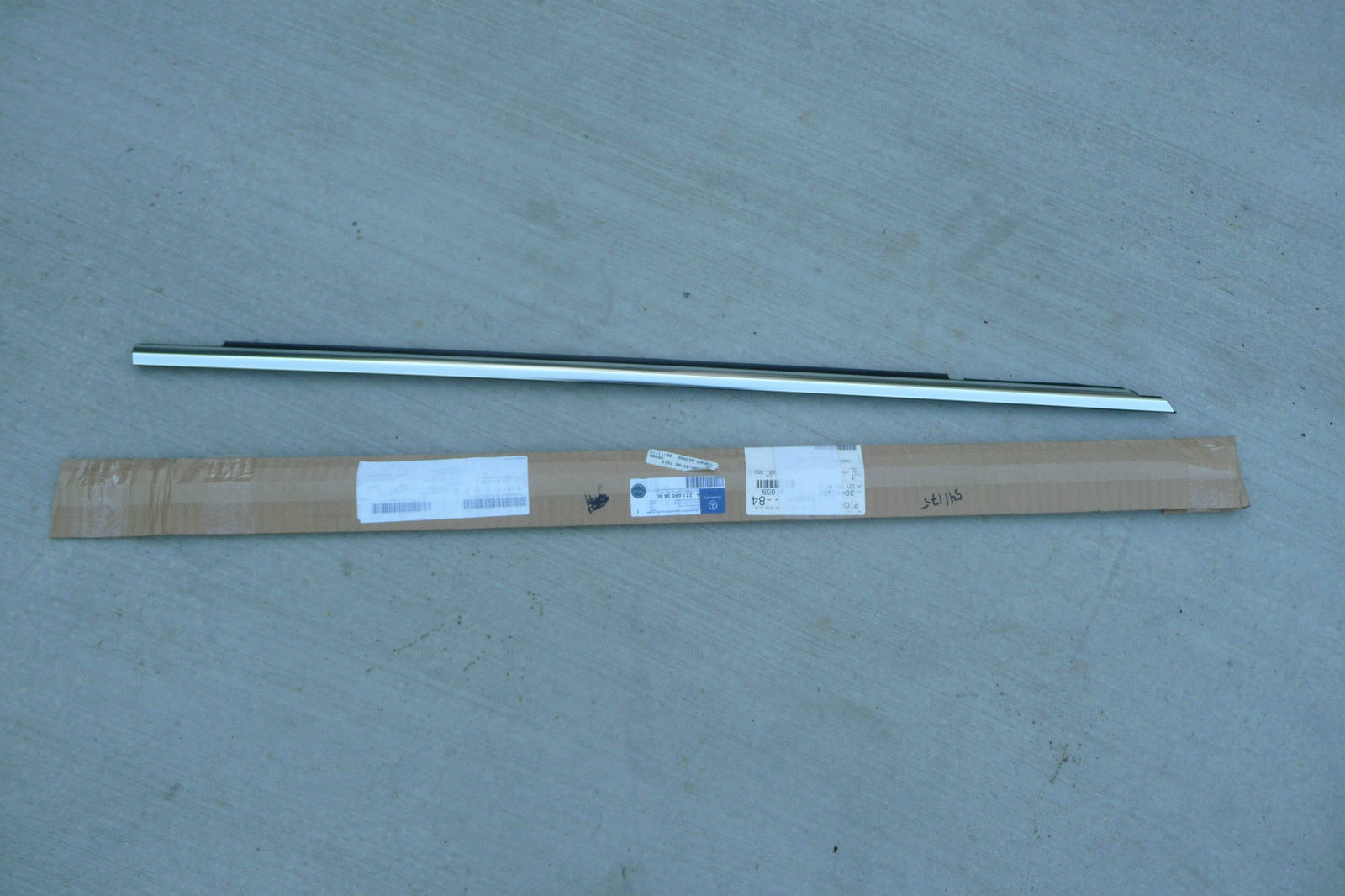 Mercedes Benz S Class Weather Strip Ornamental Trim Front Right Door ...