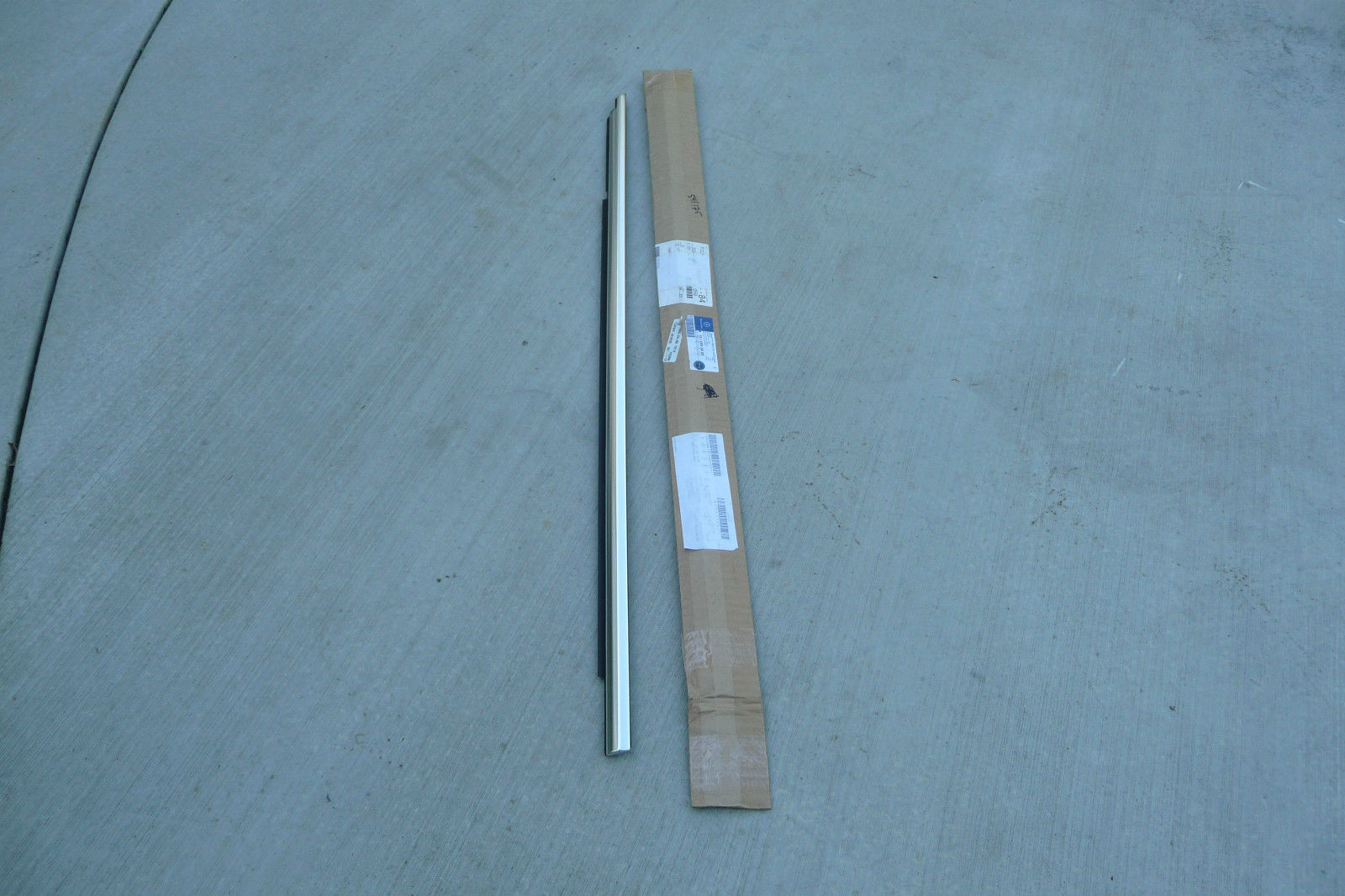 Mercedes Benz S Class Weather Strip Ornamental Trim Front Right Door ...