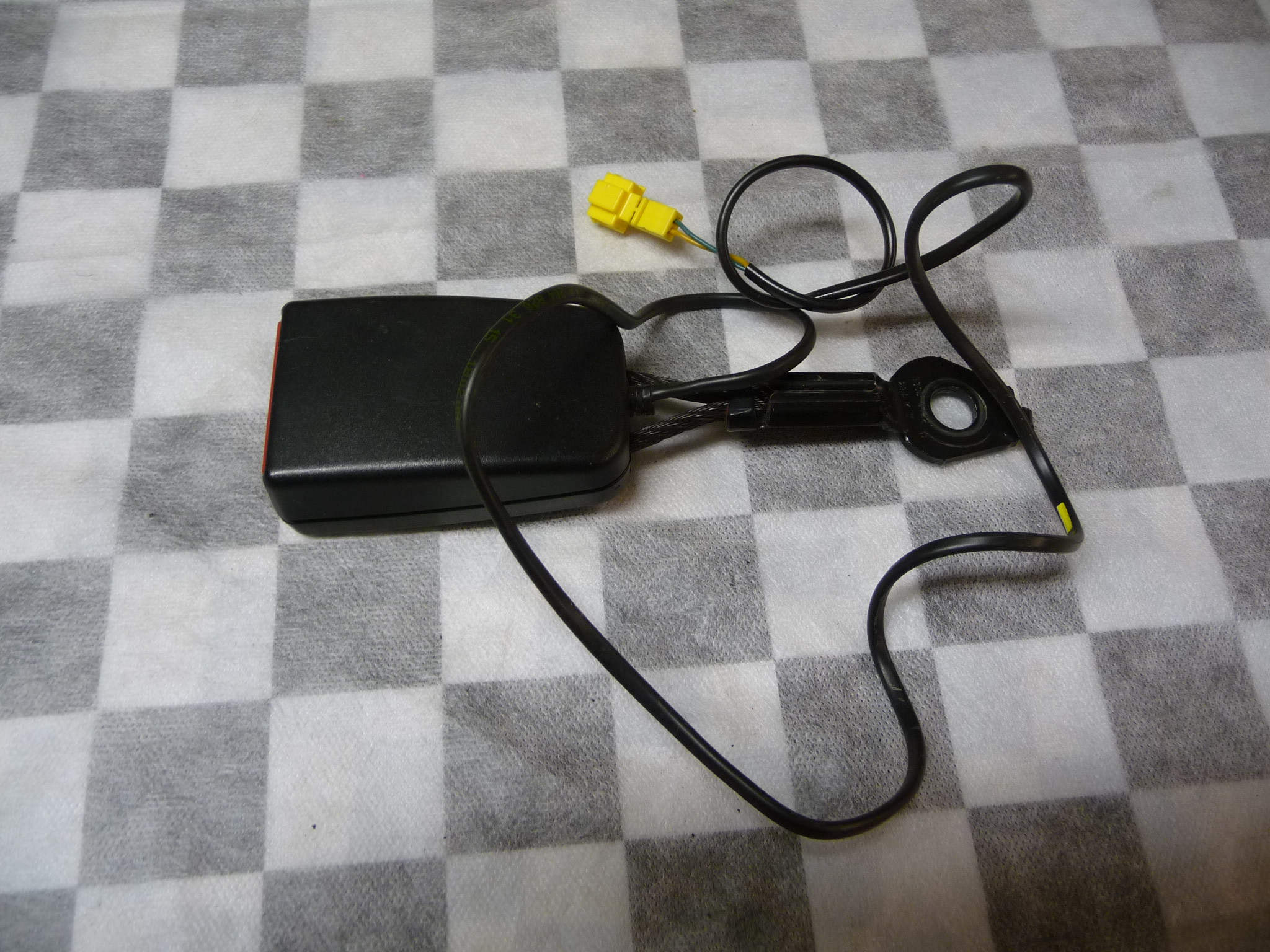 Mercedes Benz W204 C-Class Front Left Seat Belt Buckle A2048602369 OEM ...