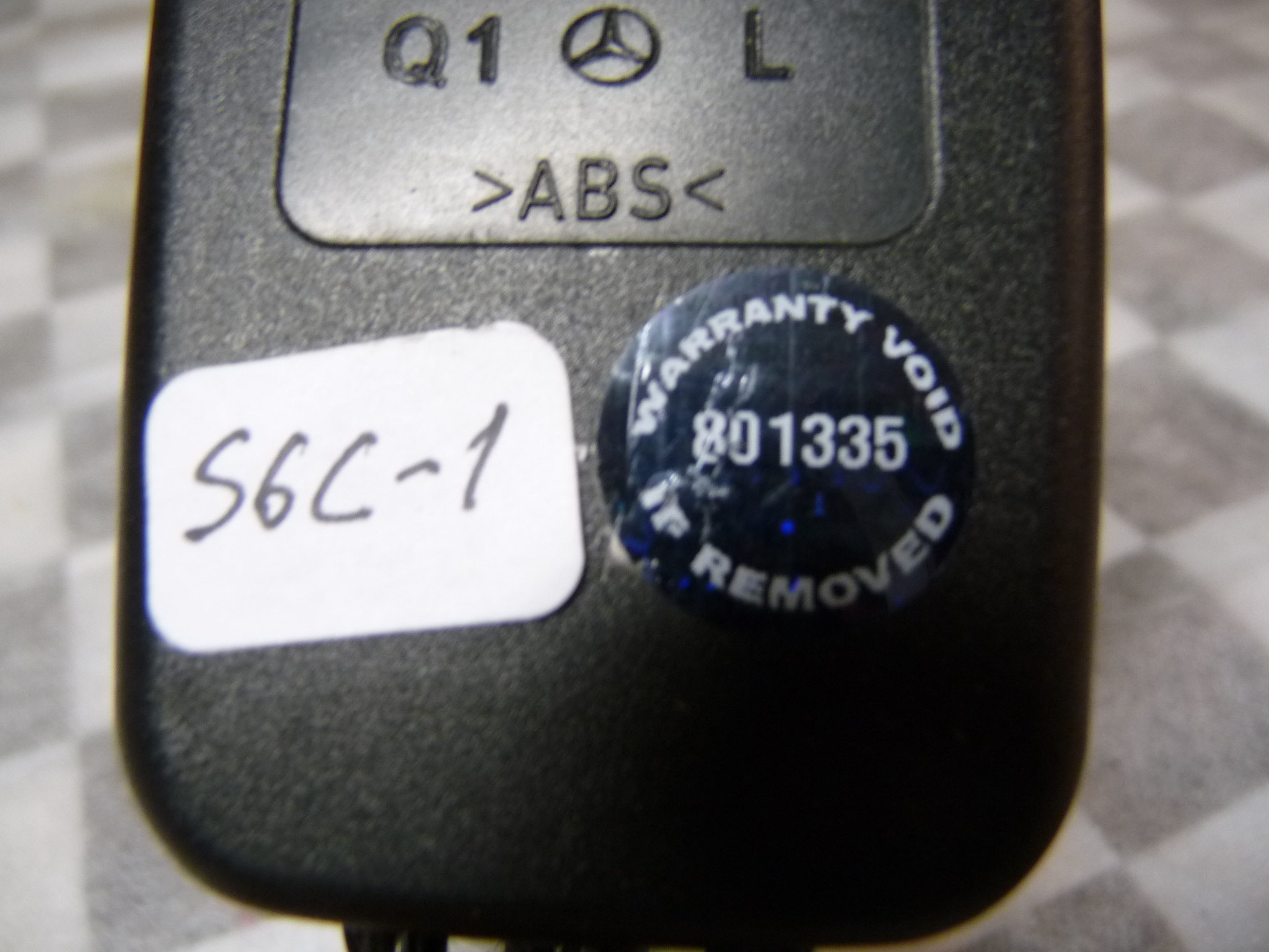Mercedes Benz W204 C-Class Front Left Seat Belt Buckle A2048602369 OEM ...