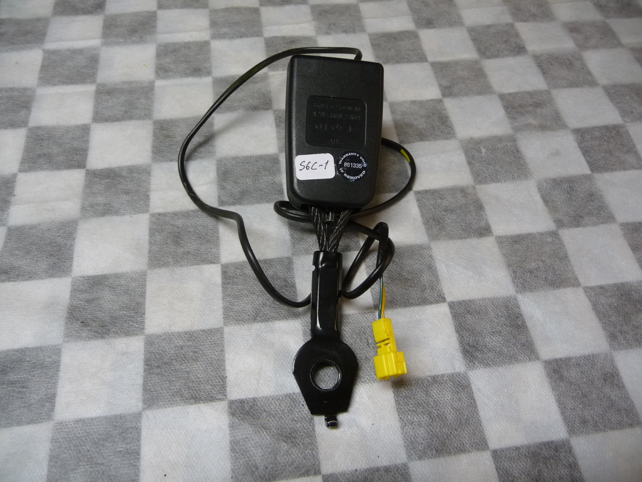 Mercedes Benz W204 C-Class Front Left Seat Belt Buckle A2048602369 OEM ...