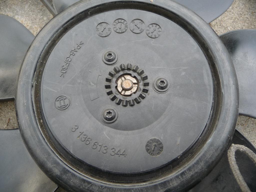 Mercedes Benz W204 C Class Radiator Cooling Fan Assembly A2049064702 ...