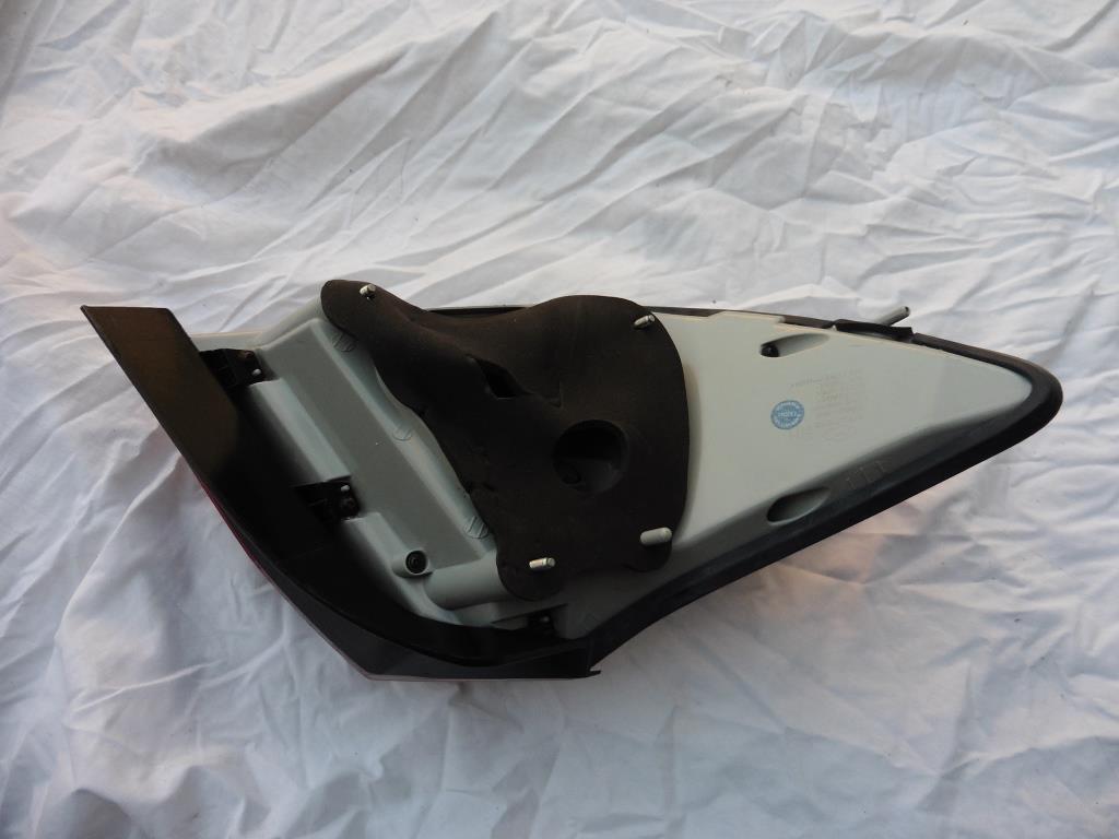 Hyundai Genesis Sedan Rear Right Passenger RH Taillight Lamp 92402 ...