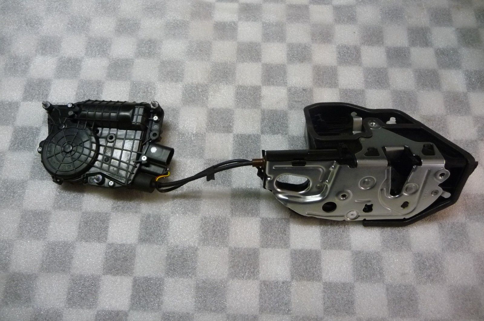 BMW 7 Series Rear Right Door Complete Lock Locking System 51227185688 ...