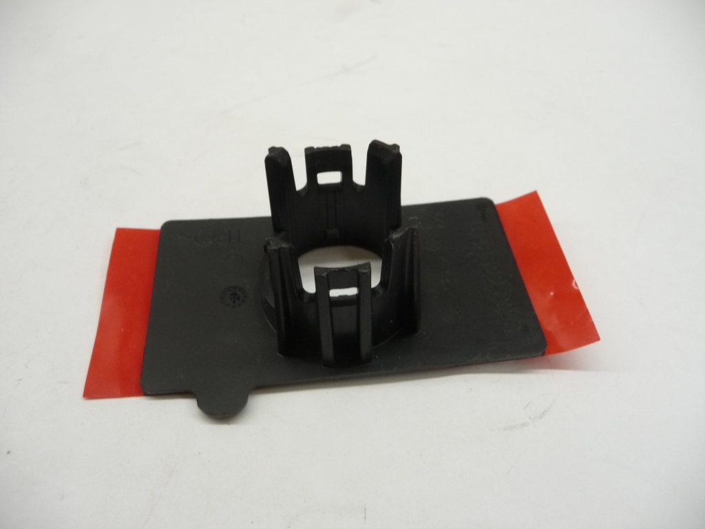 2012-2015 Tesla Model S Rear Right Park Assist Retainer S7 1048522-B ...