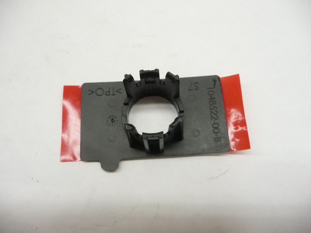 2012-2015 Tesla Model S Rear Right Park Assist Retainer S7 1048522-B ...