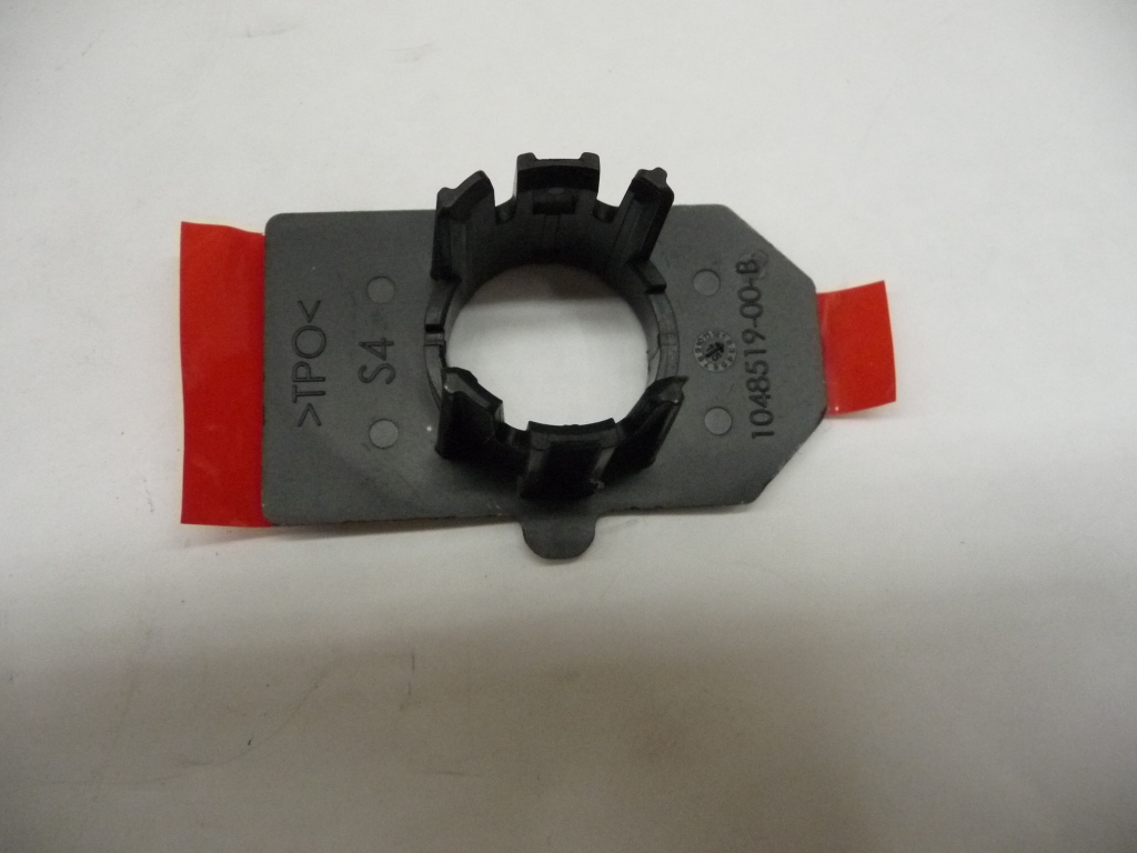2012-2015 Tesla Model S Front Right Park Assist Retainer S4 1048519-00 ...