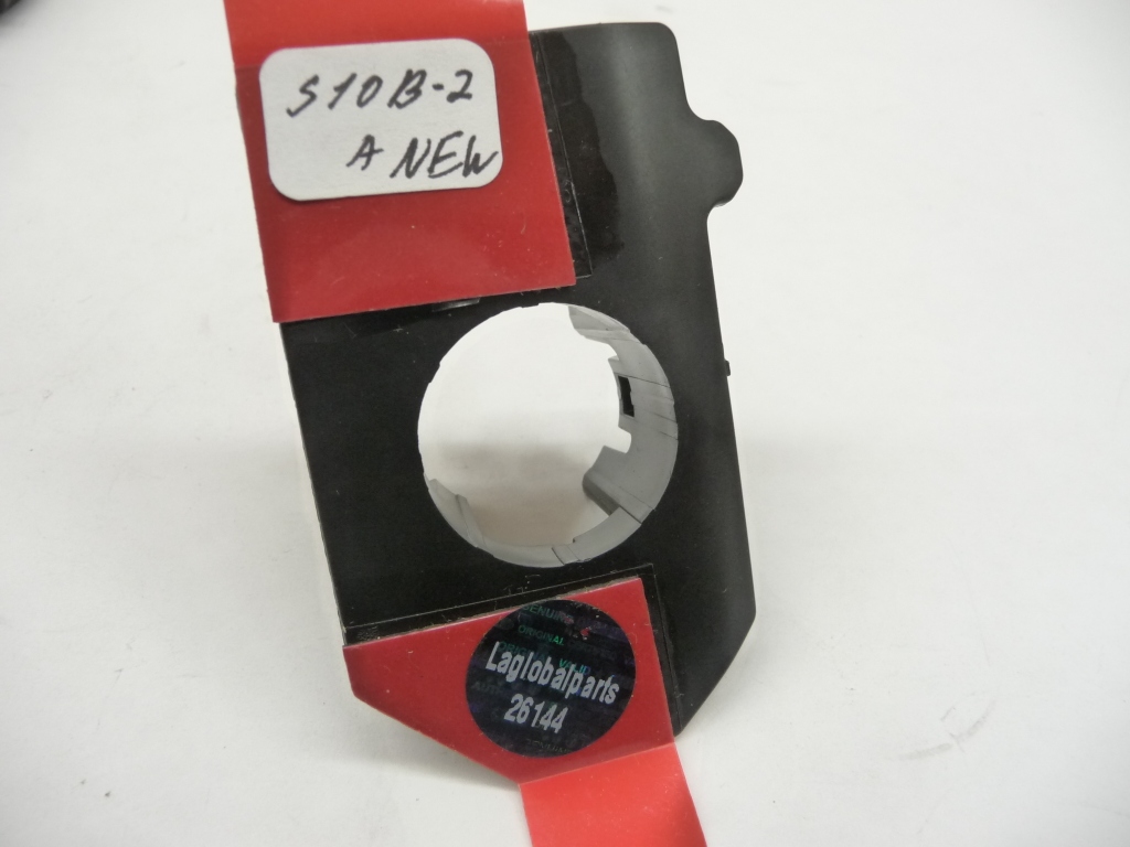 2012-2015 Tesla Model S Rear Right Park Assist Retainer S11 1048526-00 ...
