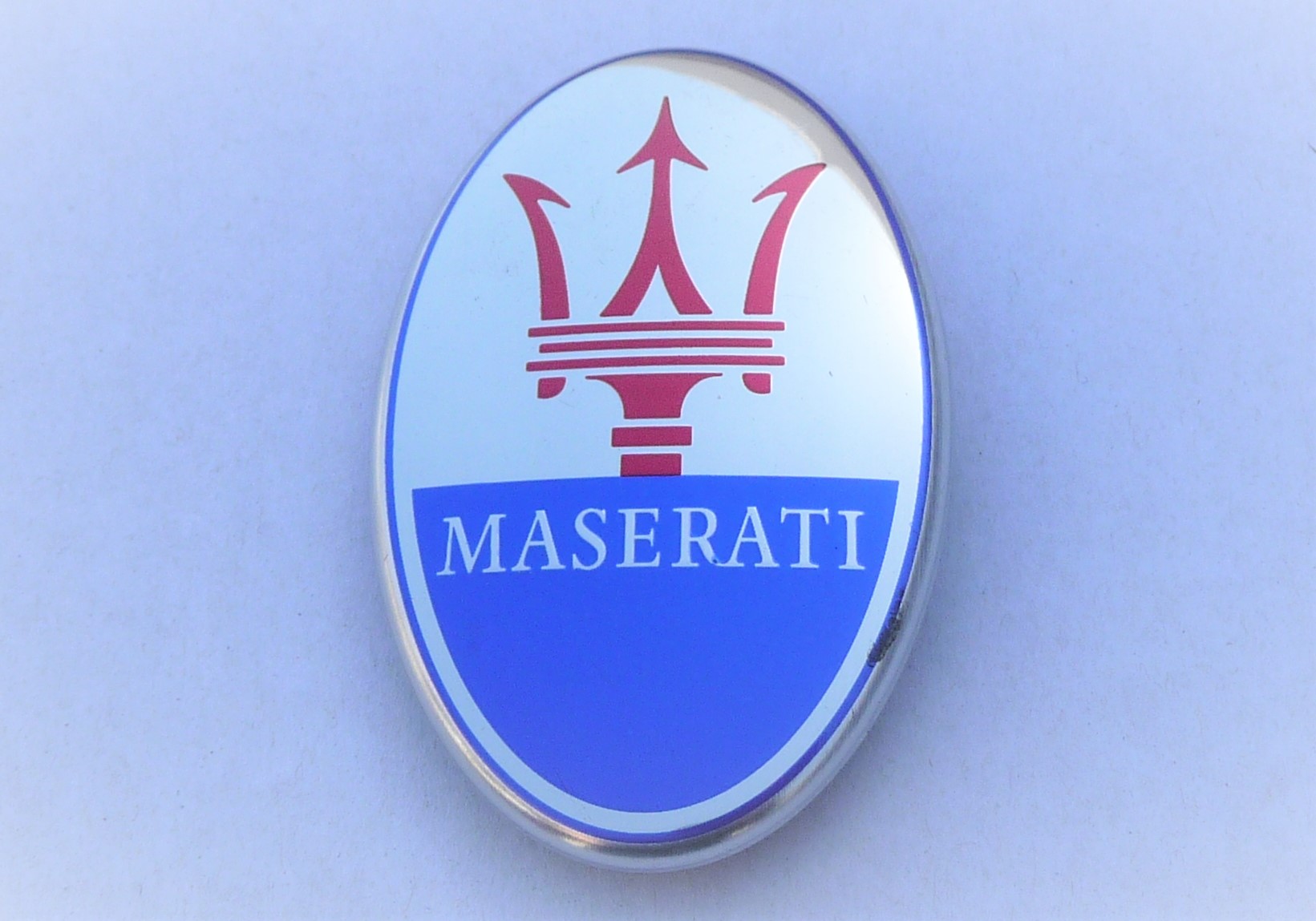 2017-2018 Maserati Levante Front Emblem Badge Used 670106516 OEM A1 ...