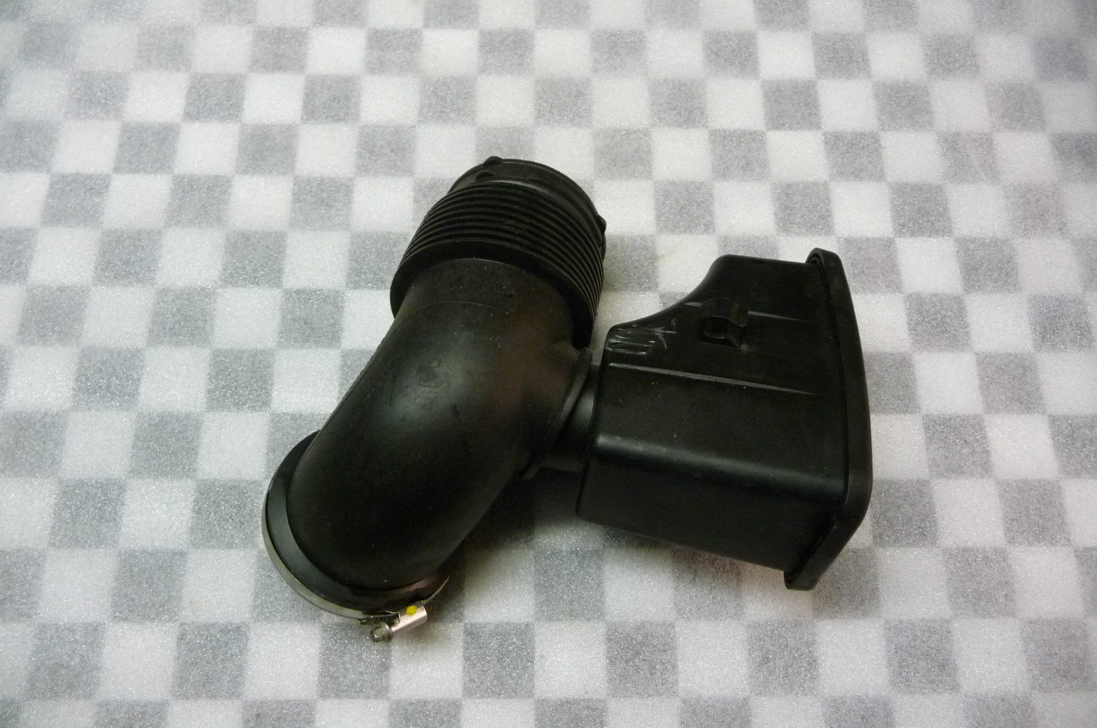 BMW 5 Series Fuel System > Intake Muffler Rubber Boot With Resonator ...