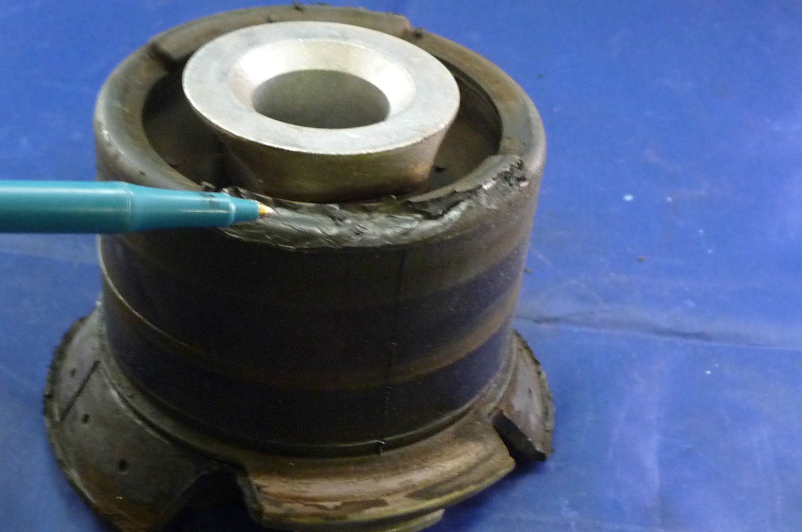 Mercedes Benz W164 Rubber Mounting A 1643510042 OEM OE | LA Global Parts