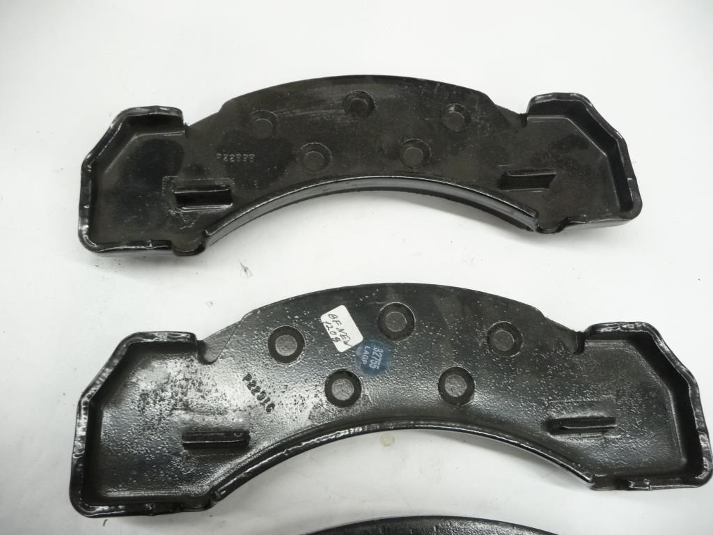 1997 1998 1999 Chevrolet P30 GMC P3500 Disc Brake Pad Set 12389421 OEM ...