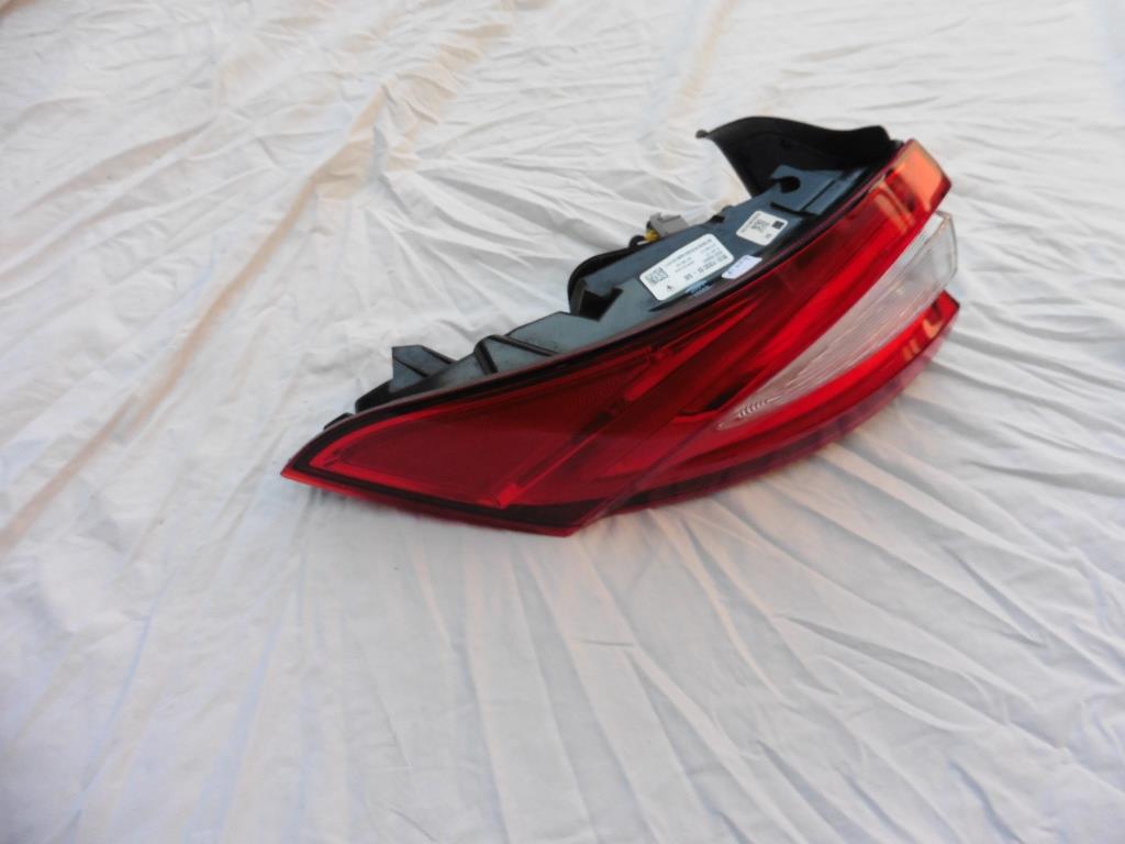 17-19 Maserati Levante M161 Rear Left 1/4 Panel Taillight Lamp ...