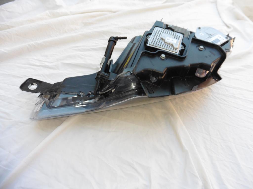 17-19 Maserati Levante M161 Right HID Headlight 670037331 OEM Missing ...