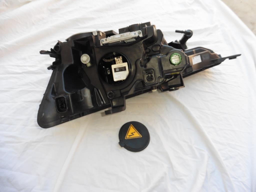 17-19 Maserati Levante M161 Right HID Headlight 670037331 OEM Missing ...
