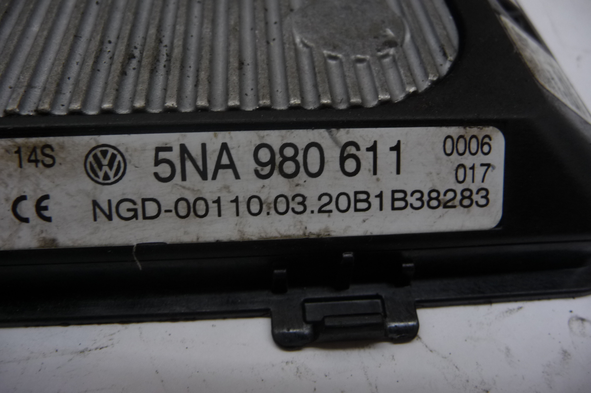 2020-2021 Volkswagen Cross Sport Antenna Booster 5NA980611 OEM A1 | LA ...