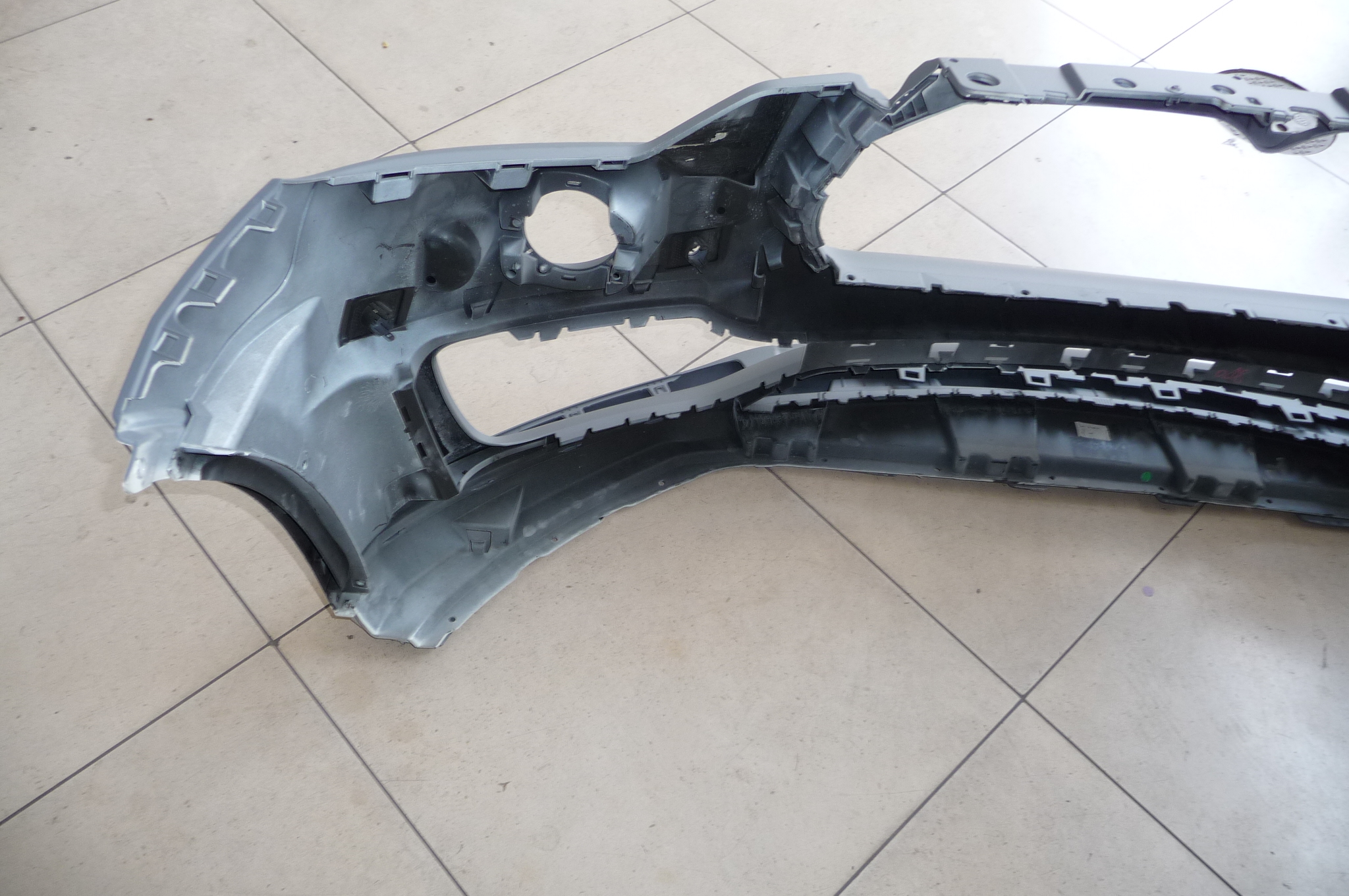 17-19 Maserati Levante Front Bumper Cover with Lower Spoiler 670035298 ...