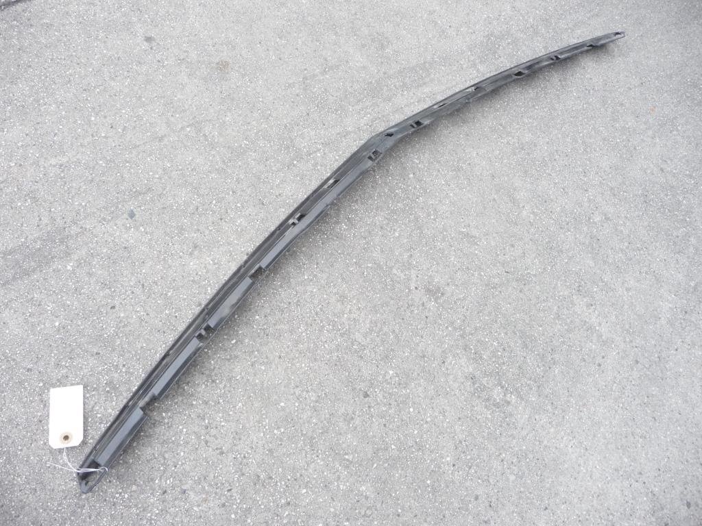 2019-2020 Cadillac Escalade ESV Front Hood Molding bracket 84661844 OEM ...