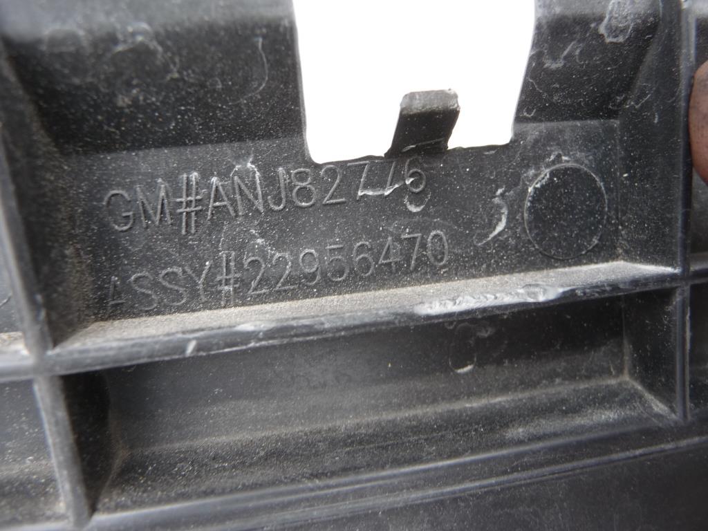 2019-2020 Cadillac Escalade ESV Front Hood Molding bracket 84661844 OEM ...