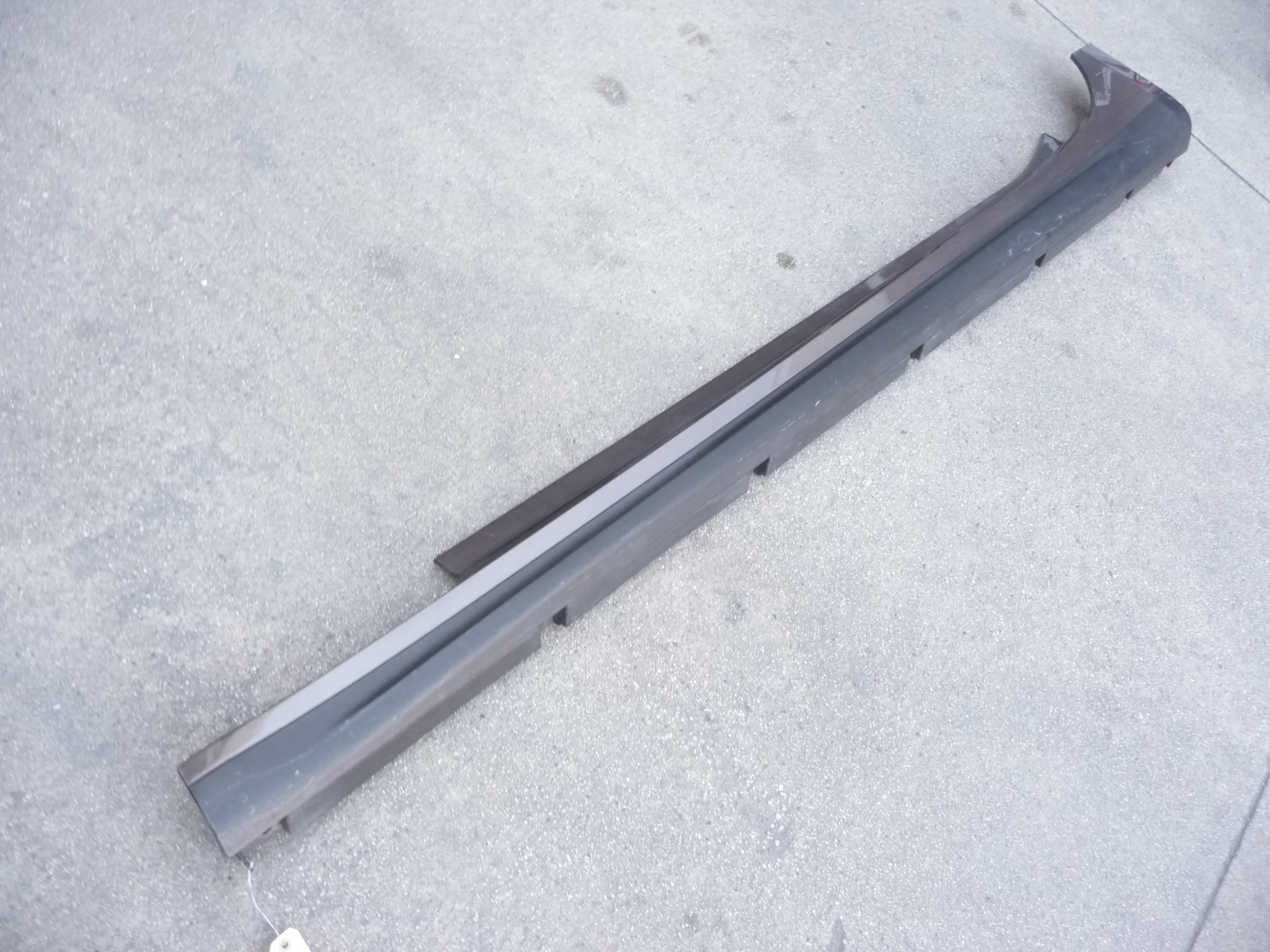 18-20 Maserati Ghibli M157 Left Driver side Skirt Rocker Molding ...