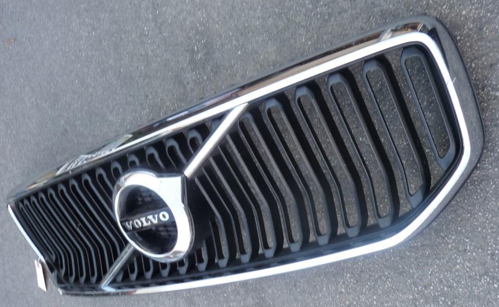 2019-2022 Volvo XC40 Front Bumper Upper Grille 31656581 OEM A1 | LA ...
