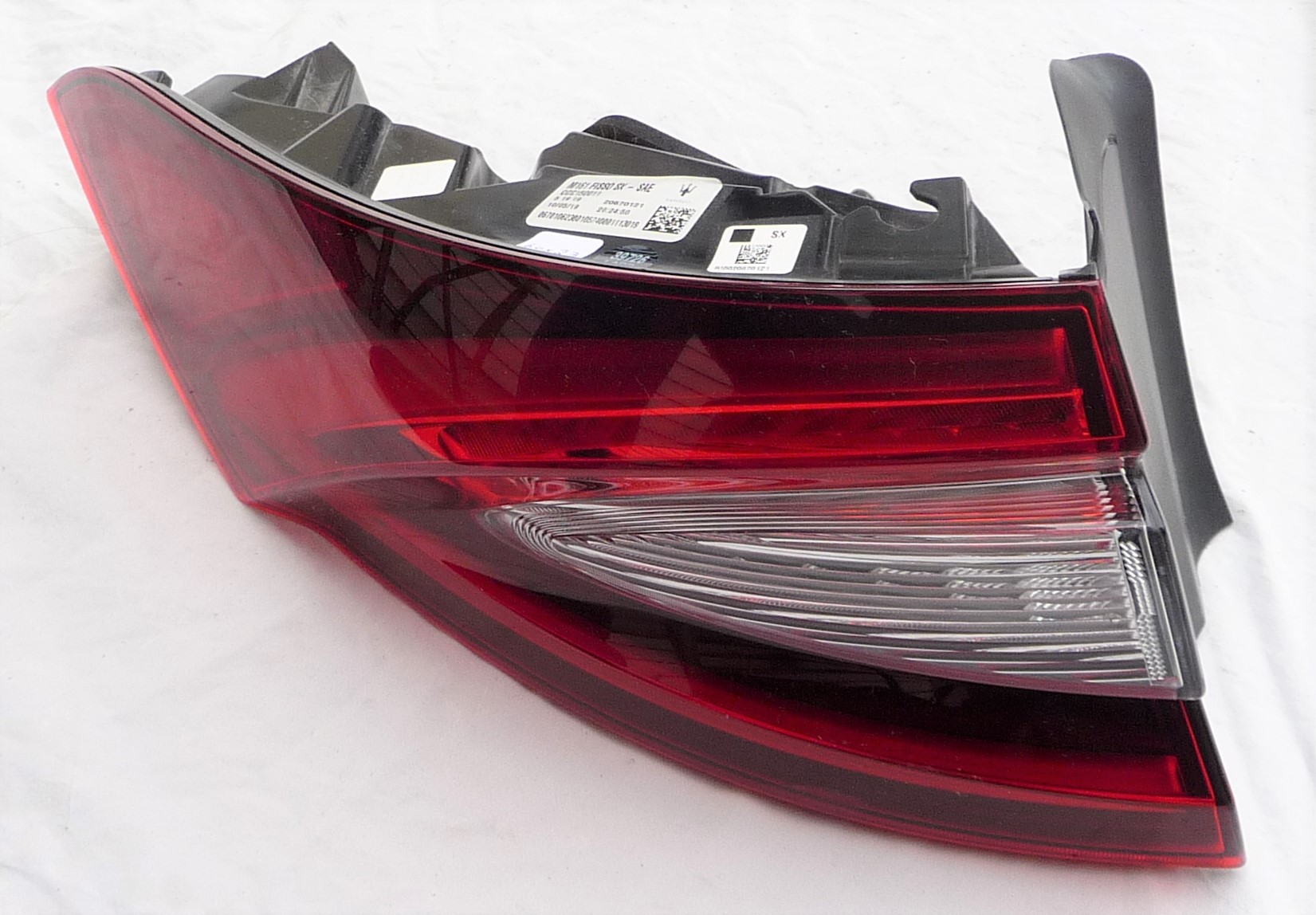 17-20 Maserati Levante Left Side Outer Taillight M161 FISSO SX 20670121 ...