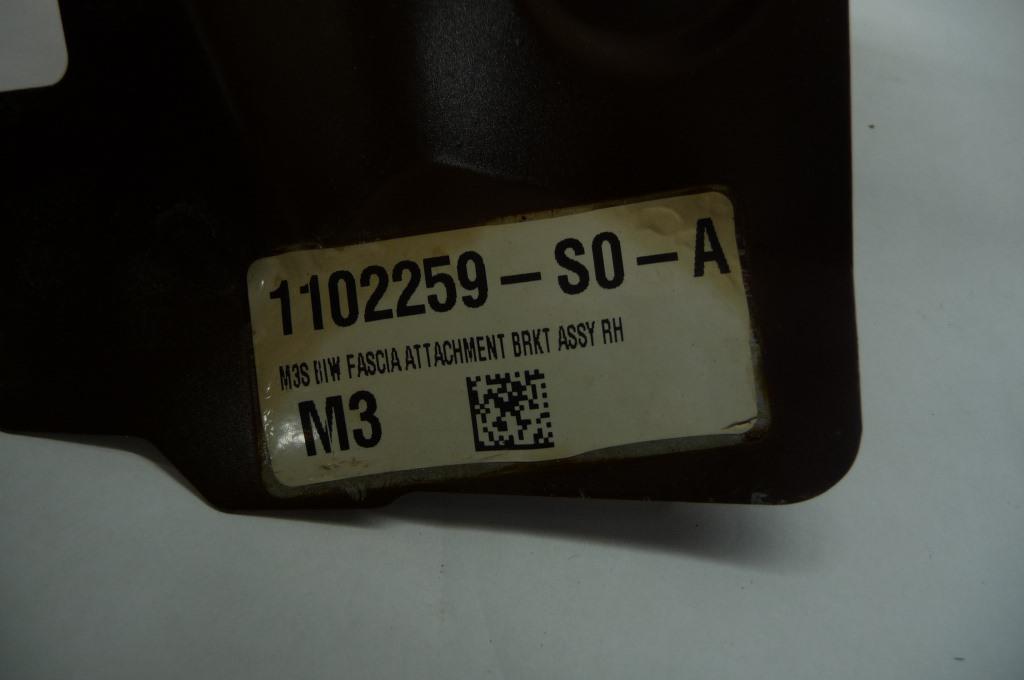 2017-2019 Tesla Model 3 RH Right Rear Fascia Bracket 1102259-s0-a OEM ...