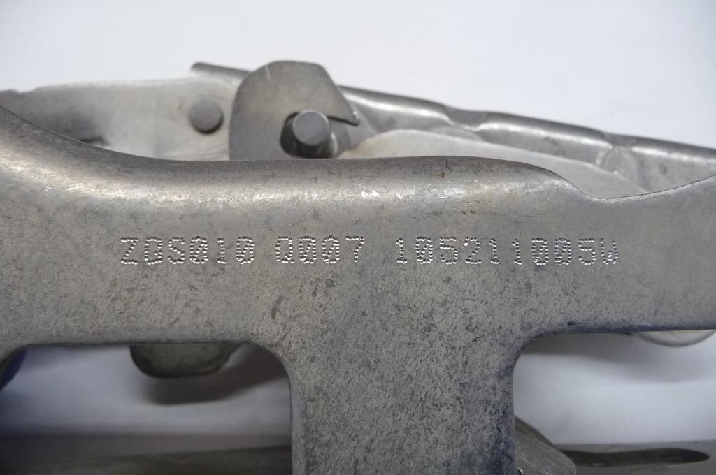 2016-2018 Mercedes Benz X253 GLC300 Front Right Hood Hinge A2538800228 ...