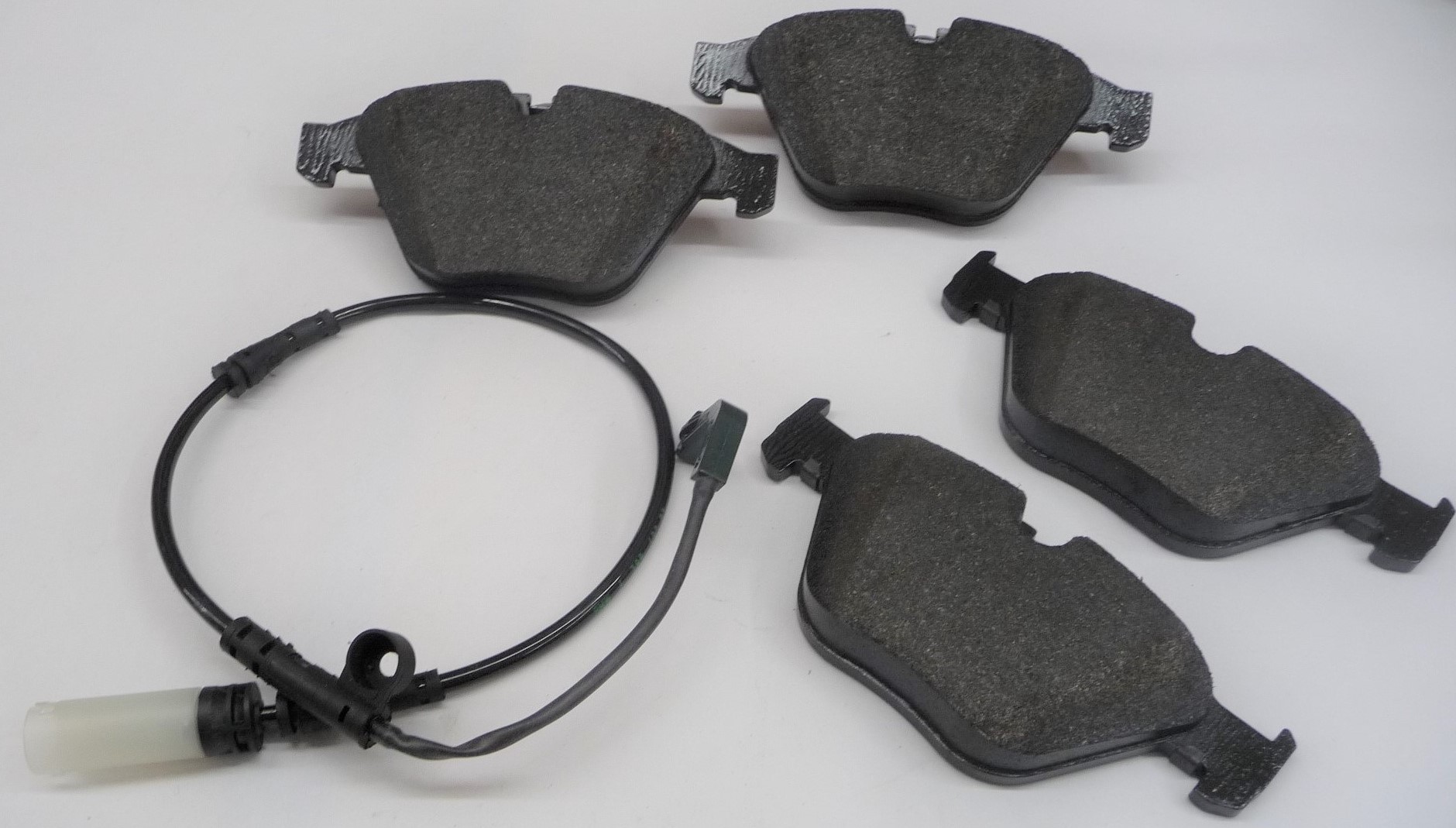 2004-2007 BMW E60 525i 530i Disc Brake Pad Set Front 34116794916 OEM A1 ...