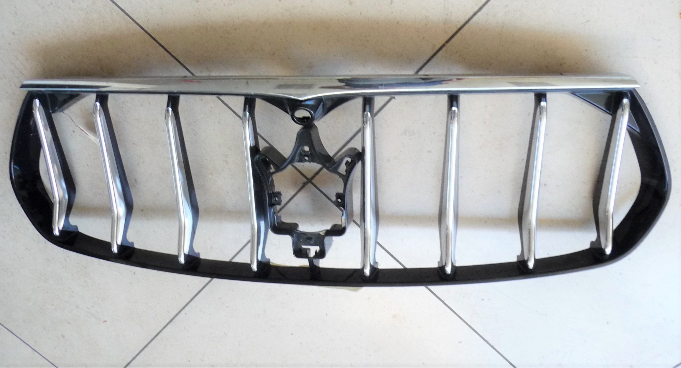 2016-2018 Maserati Levante SUV Front Calendar Grille Grill 670048789 ...