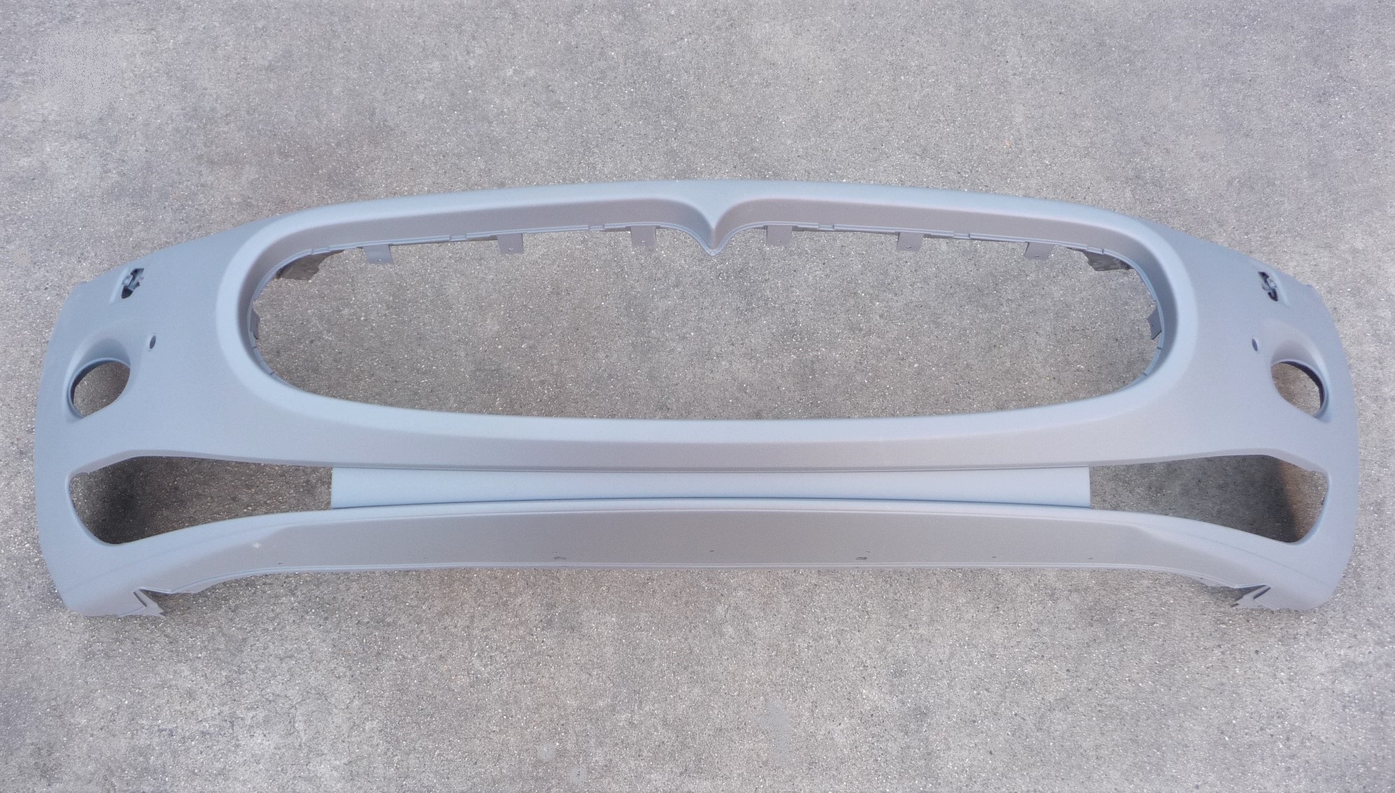 2008-2011 Maserati GranTurismo Front Bumper Cover PDC sensor Type ...