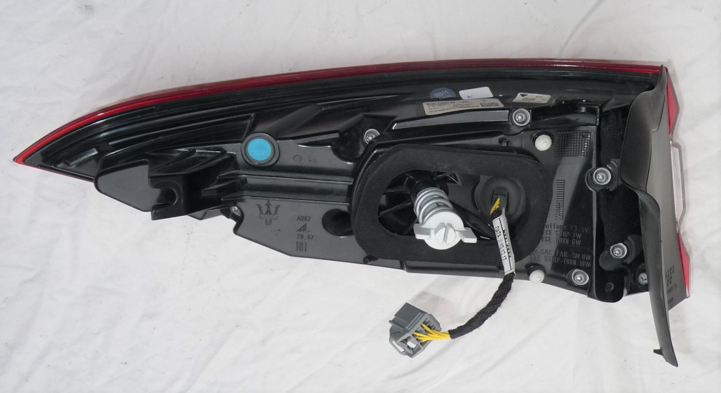 17-19 Maserati Levante M161 Rear Right 1/4 Panel Taillight Lamp ...