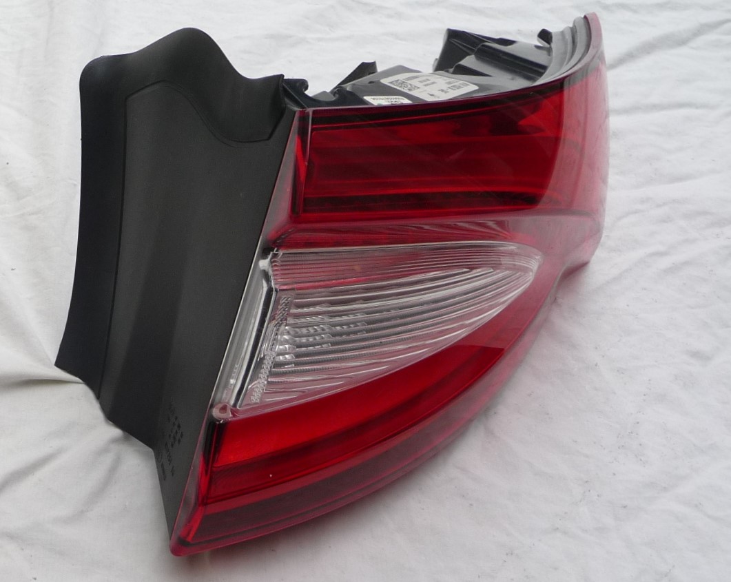 17-19 Maserati Levante M161 Rear Right 1/4 Panel Taillight Lamp ...