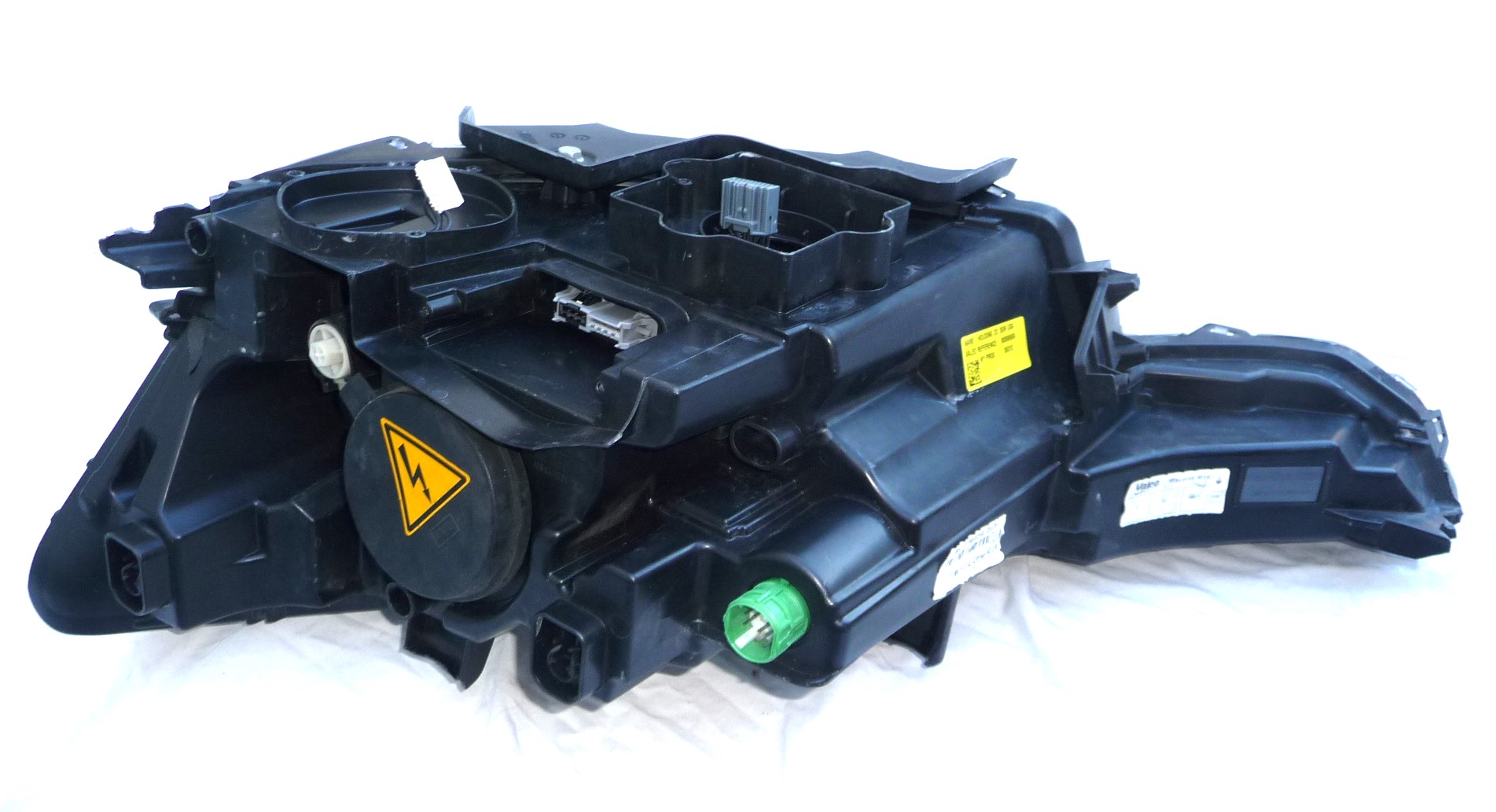 17-19 Maserati Levante M161 Right HID Headlight 670037331 OEM Missing ...