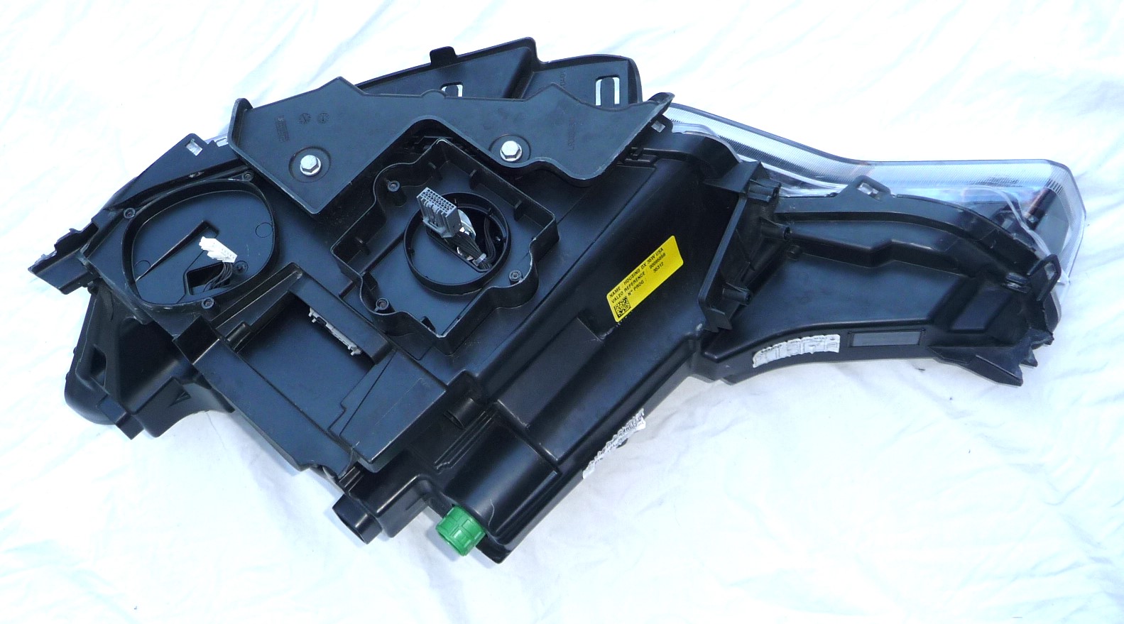 17-19 Maserati Levante M161 Right HID Headlight 670037331 OEM Missing ...