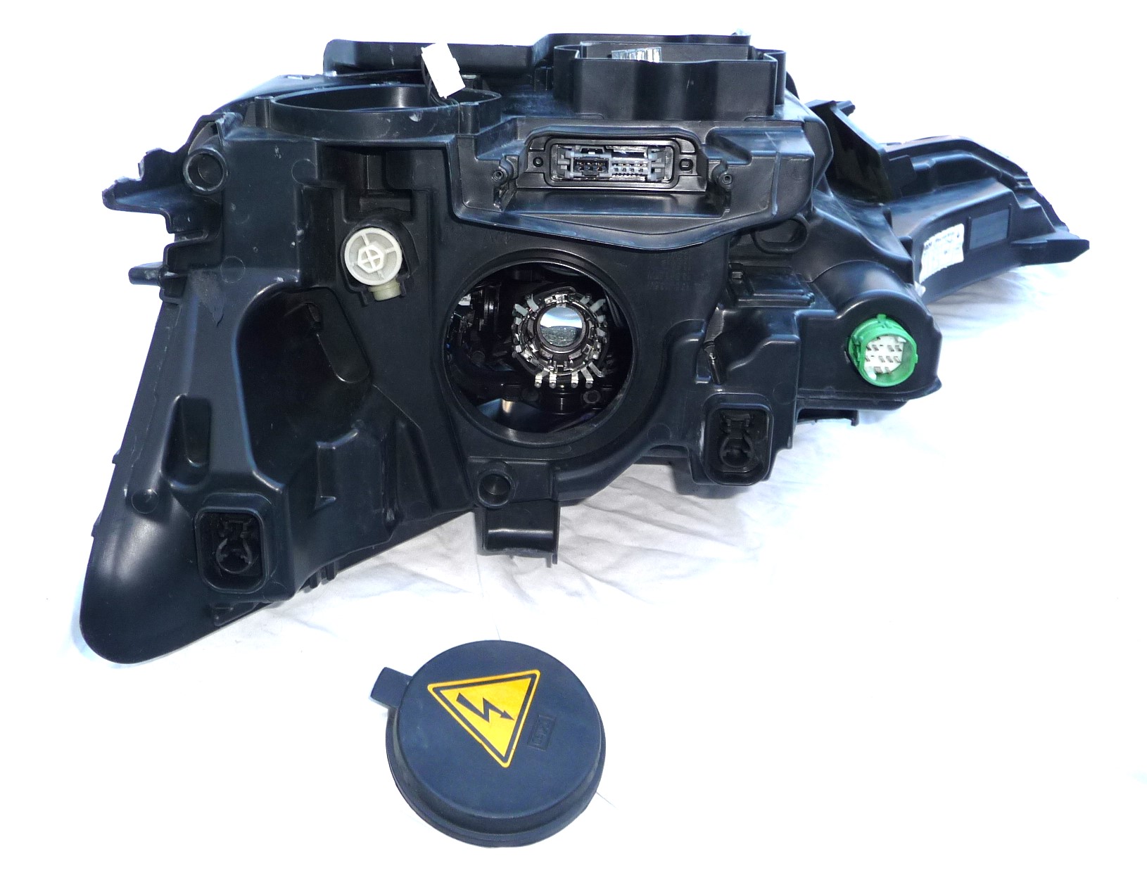 17-19 Maserati Levante M161 Right HID Headlight 670037331 OEM Missing ...