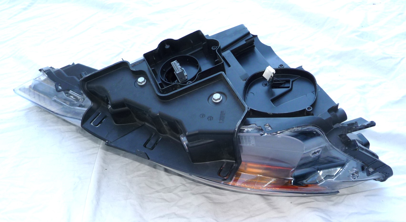 17-19 Maserati Levante M161 Right HID Headlight 670037331 OEM Missing ...