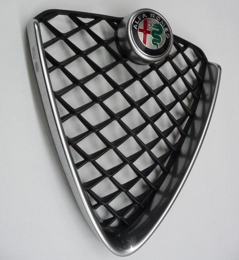 2017-2019 Alfa Romeo Giulia Front Center Grille 156118668 OEM A1 | LA ...