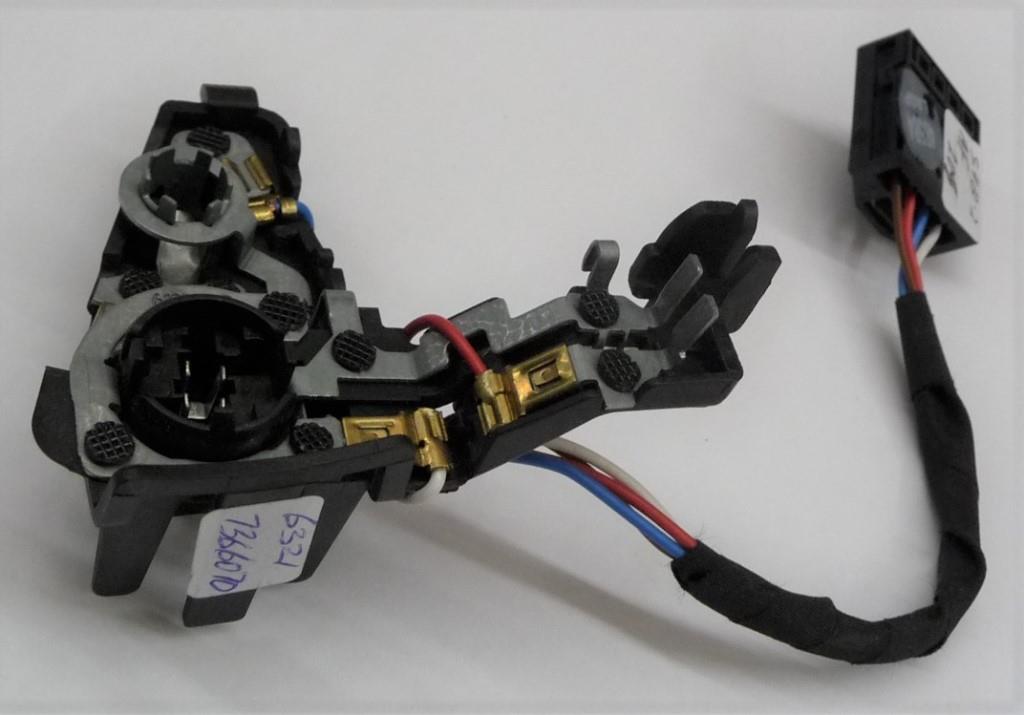 2014-2017 BMW F32 F33 428i Rear Right Tail Light Socket Panel ...