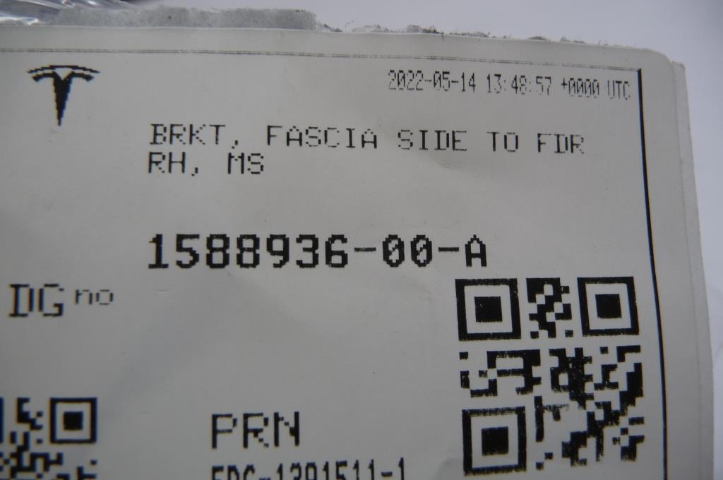 2021-2023 Tesla Model S Plaid Right Side Fascia Bracket 1588936-00-A OE ...