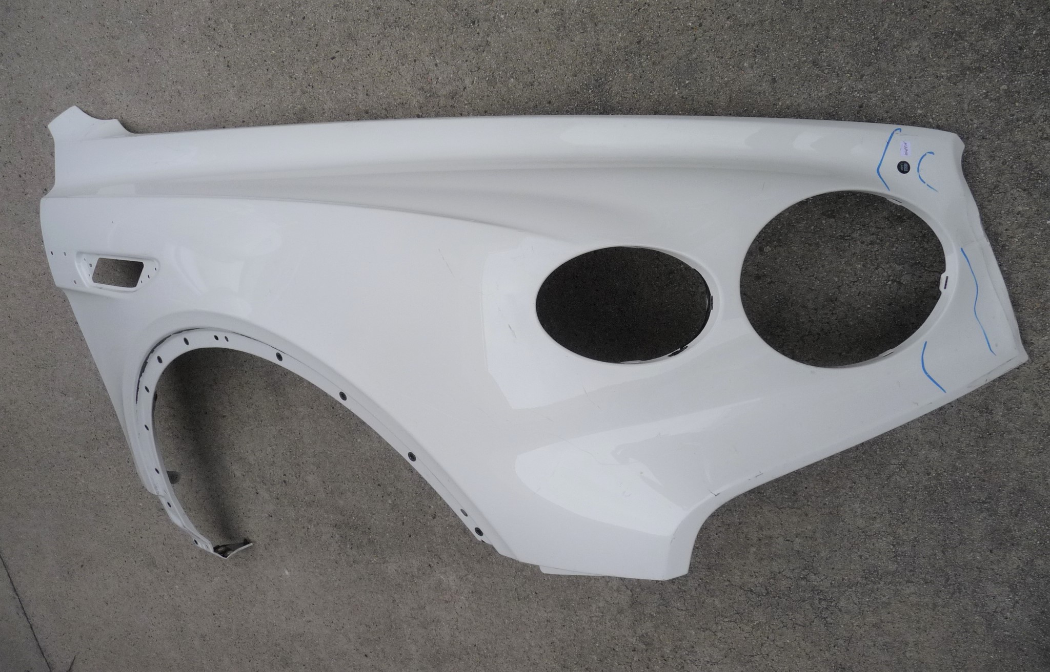 20-23 Bentley Bentayga BY636-2 Front Right RH Fender Wing Cover ...