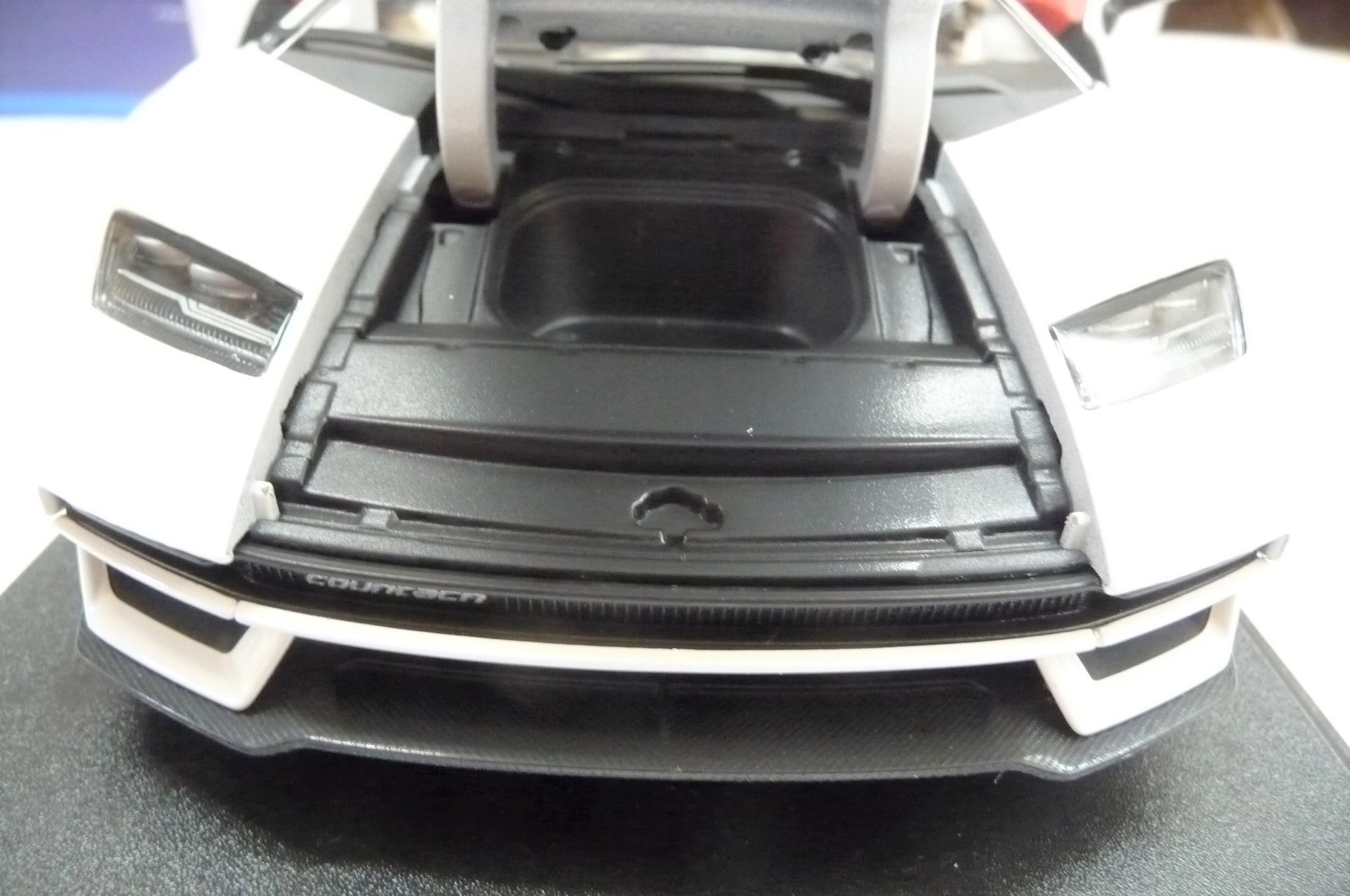 Lamborghini Countach LPI 800-4 Model Car 1:18 Diecast White By Maisto ...