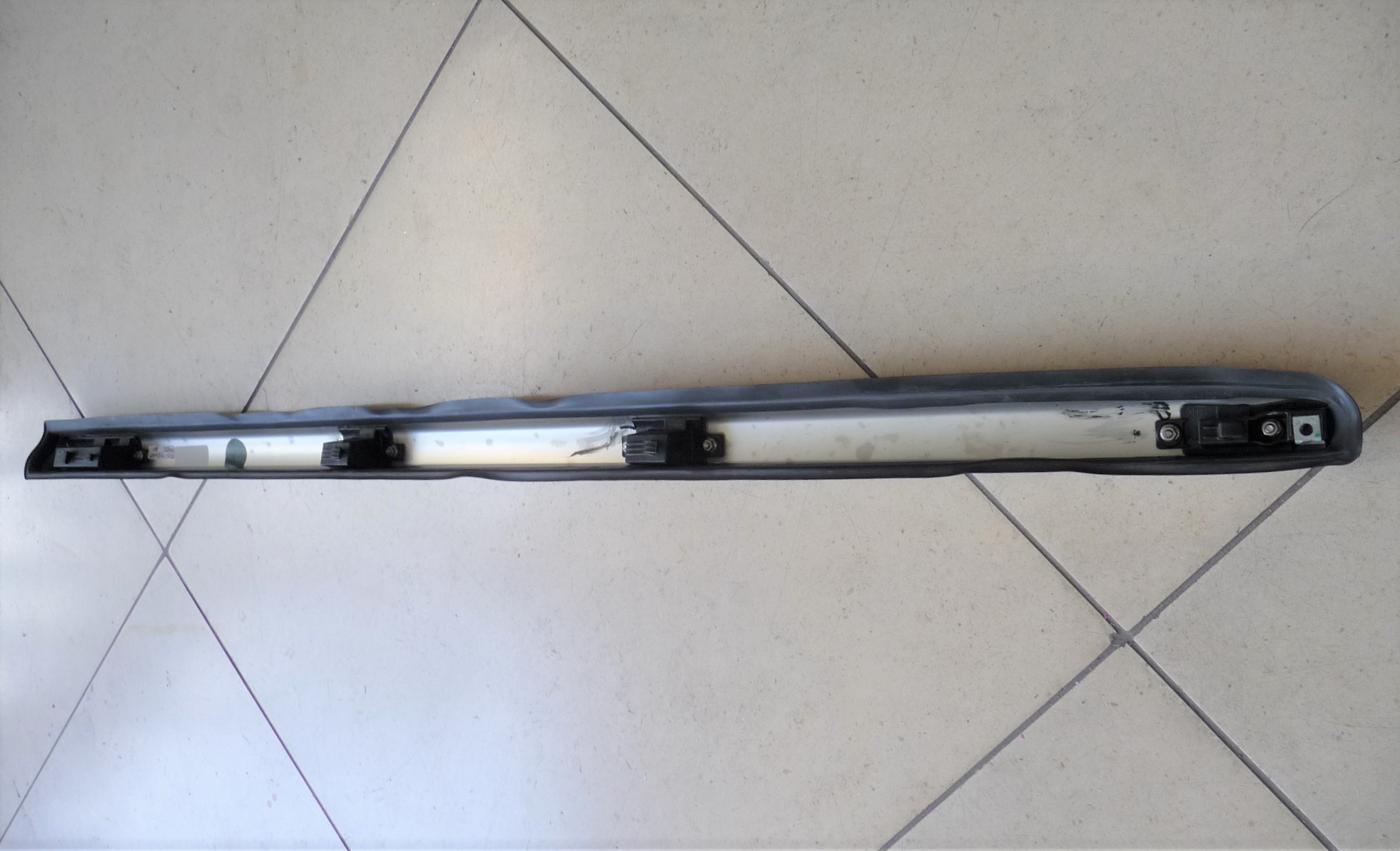 18-22 Rolls Royce Cullinan Front Right Door Molding Chrome Trim ...