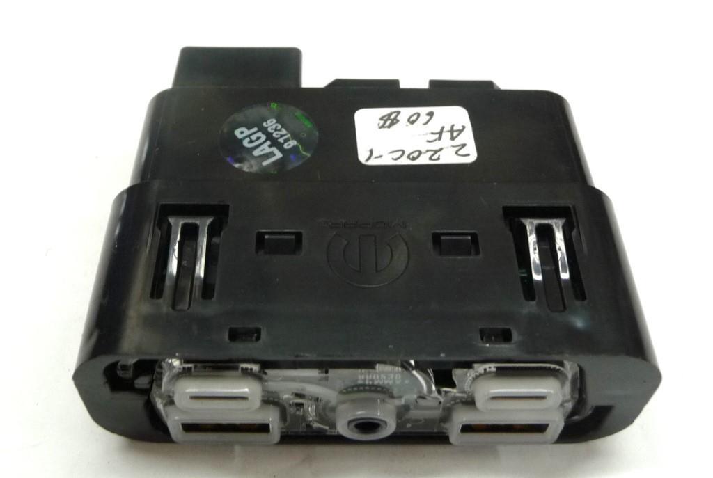 2021 Chrysler Pacifica, Voyager Media Hub USB Port 68493753AA OEM A1 ...