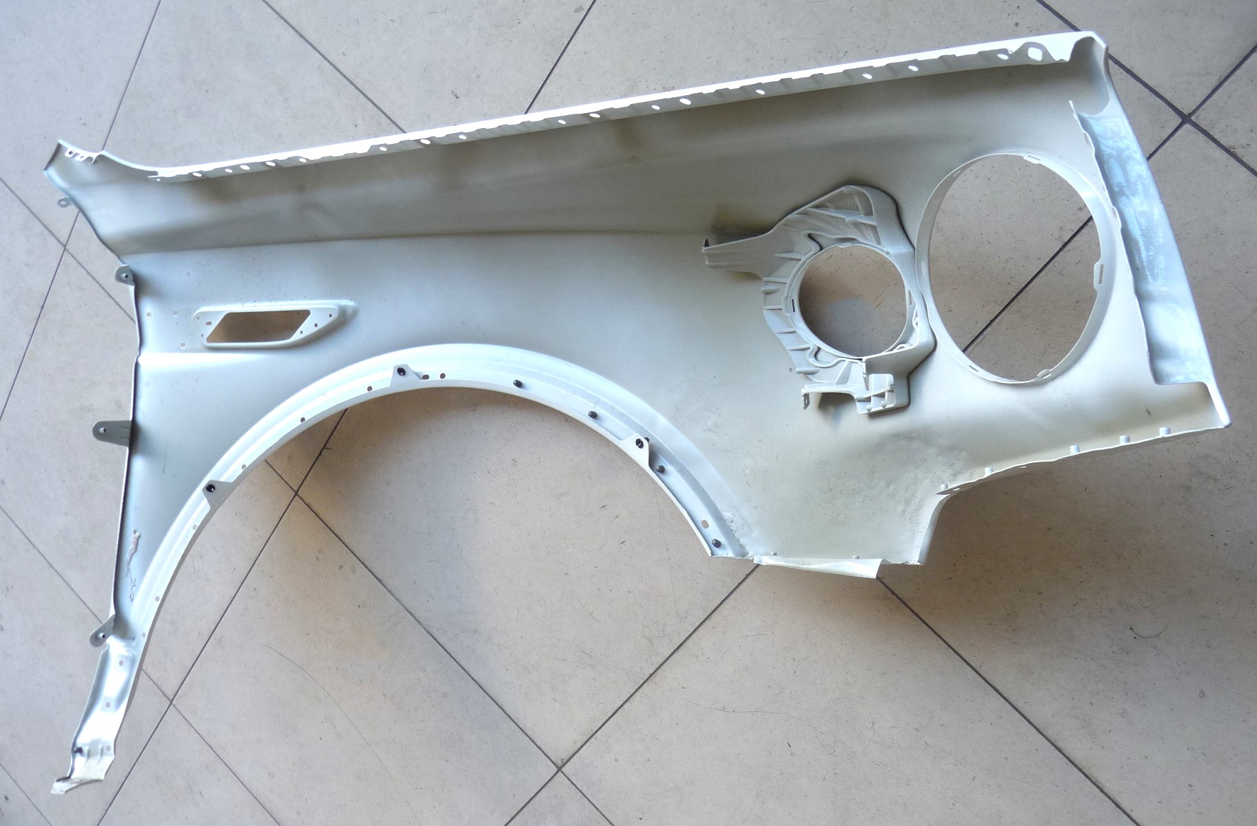 2021-2023 Bentley Bentayga BY636 Front Left LH Fender Wing Cover ...